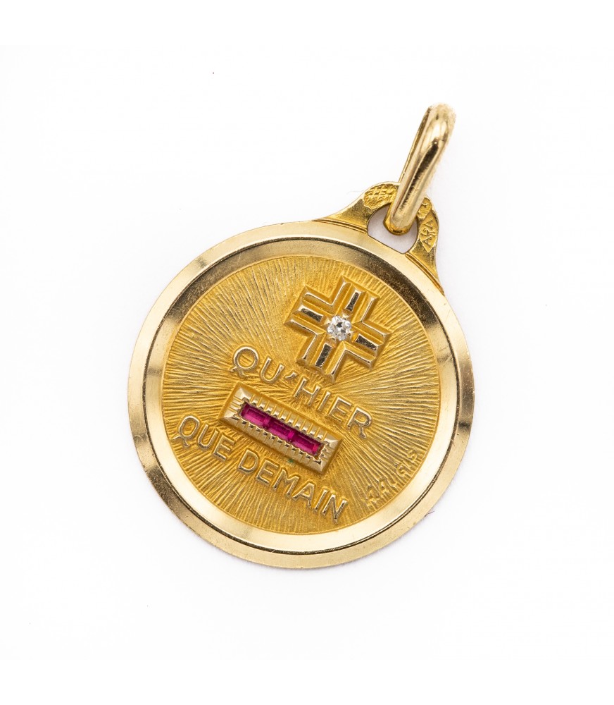 18 k Plus qu'hier et moins que demain - Love medallion - Augis charm