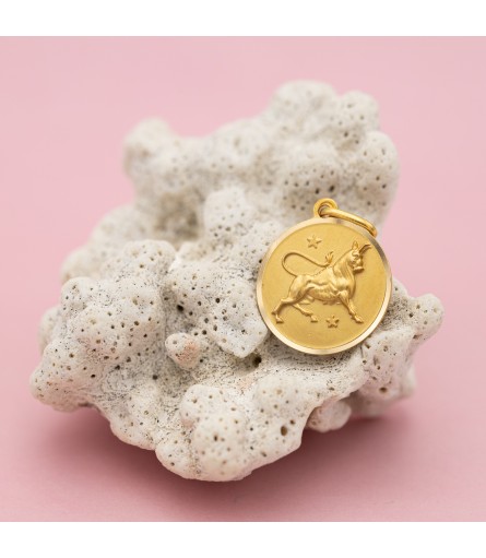 18k Vintage zodiac charm pendant - Gold taurus pendant