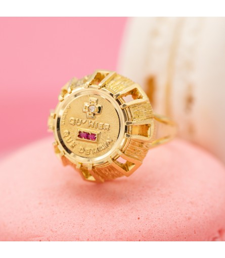 Plus qu'hier et moins que demain - Vintage gold Augis ring