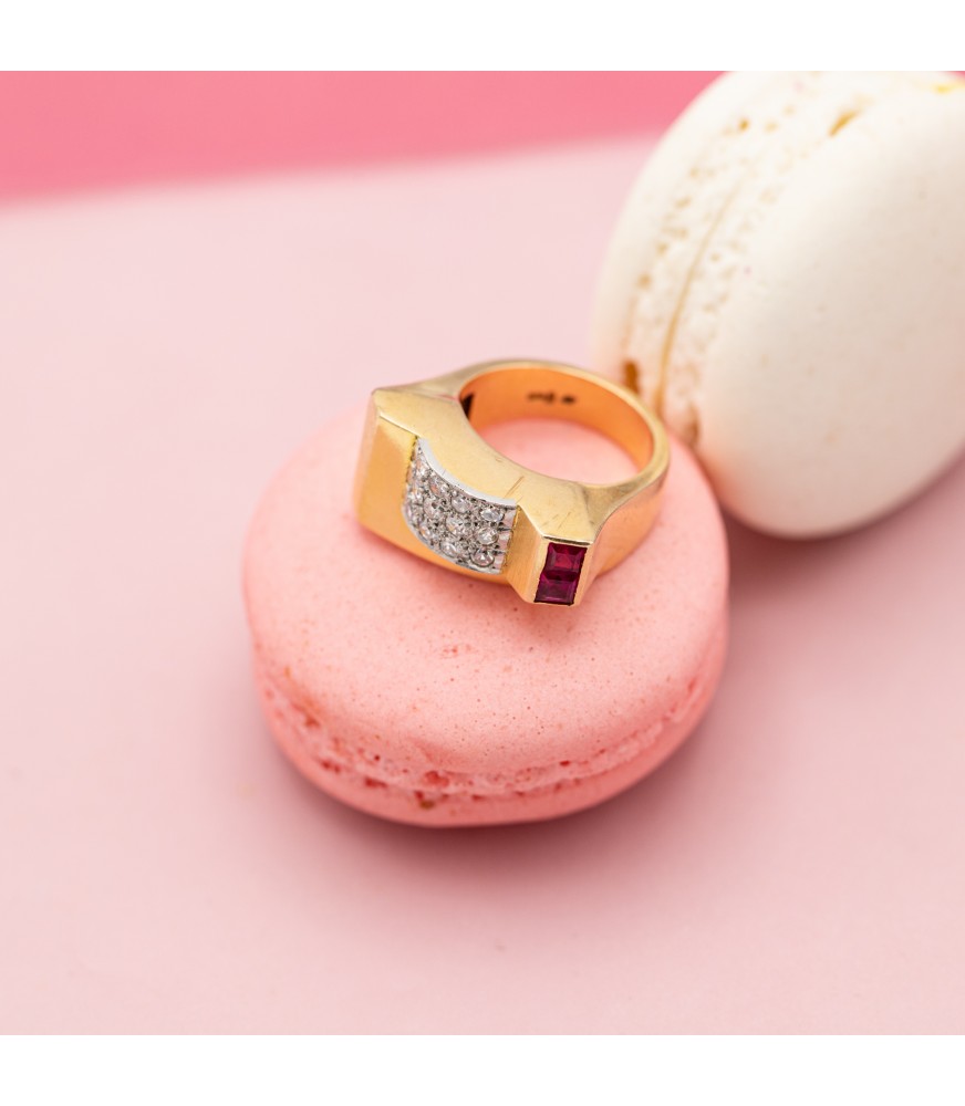 Heavy 18 k yellow gold tank ring - ruby carré cut - estate bulky ring