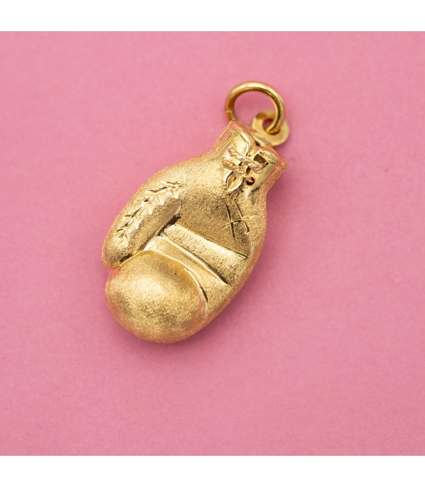 18k gold boxing pendant - Vintage Italian made charm - Boxing Gloves